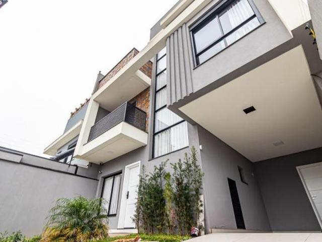 Sobrado para venda em Xaxim de 208.00m² com 3 Quartos, 3 Suites e 2 Garagens