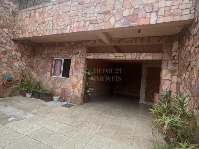 Sobrado para venda em Xaxim de 201.00m² com 4 Quartos, 1 Suite e 2 Garagens