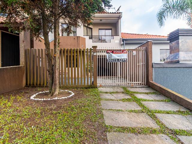 Sobrado para venda em Xaxim em Curitiba Paraná de 111.00m² com 3 Quartos, 1 Suíte e 2 Garagens