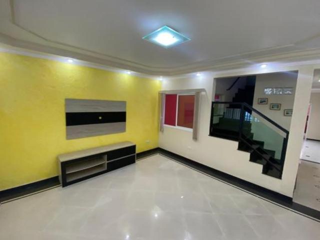 Sobrado para venda ou locação, com 3 dormitórios e 174 m² no Jardim Jamaica Santo André/SP