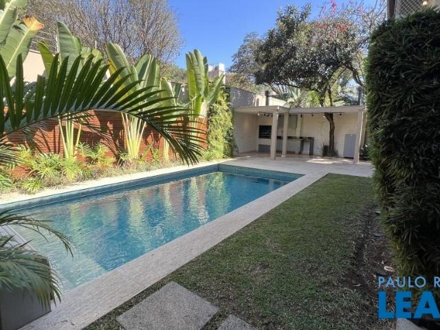 Sobrado para Venda ou Locação em Alto De Pinheiros, São Paulo, SP