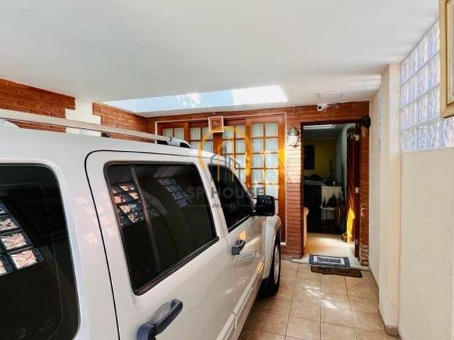Sobrado para venda na Vila Mariana, 200m², 2 quartos com varanda, 1 vaga, subsolo, piscina, próximo