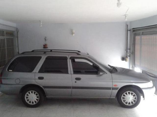 Sobrado para venda na Vila Santa Isabel, 4 dormitórios, 1 suíte, 3 vagas cobertas na garagem, salão