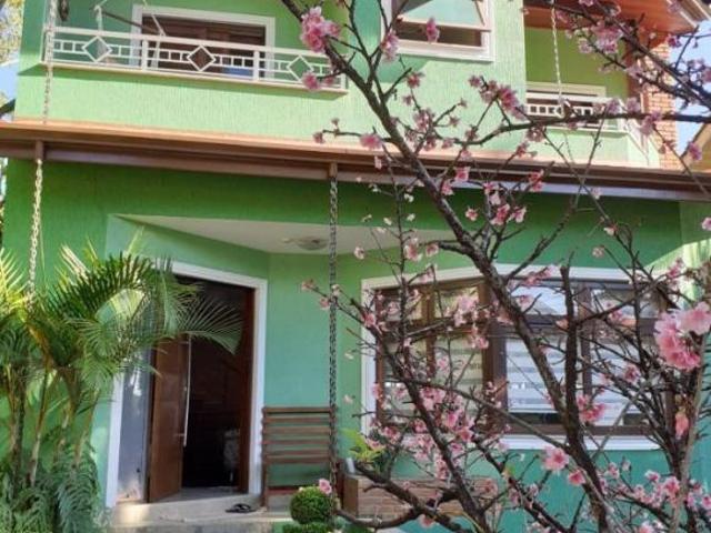 Sobrado para Venda por R$1.400.000,00 com 329m², 4 dormitórios, 4 suites e 5 vagas Aruã, Mogi das