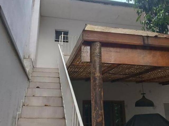 Sobrado para Venda por R$1.600.000,00 e Aluguel á R$8.000,00/Mês com 500m², 4 dormitórios, 2 suites