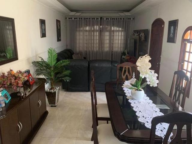 Sobrado para Venda por R$1.100.000,00 com 240m², 3 dormitórios, 1 suite e 2 vagas Chácara belenzin