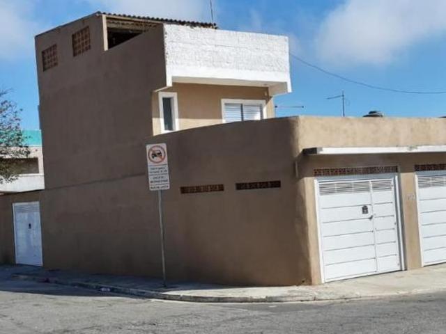 Sobrado para Venda por R$1.150.000,00 com 260m², 4 dormitórios, 4 vagas e 4 banheiros Jardim dos i