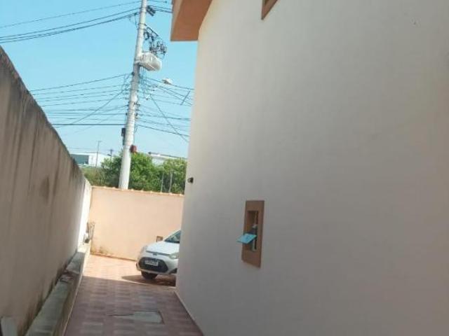Sobrado para Venda por R$250.000,00 com 2 dormitórios, 3 vagas e 1 banheiro Jardim paratei, Guarar