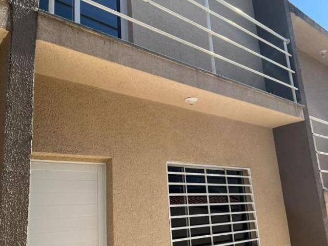 Sobrado para Venda por R$300.000,00 com 65m², 2 dormitórios, 1 vaga e 2 banheiros Vila amelia, Poá