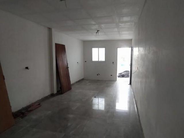 Sobrado para Venda por R$630.000,00 com 184m², 3 dormitórios, 5 vagas e 2 banheiros Vila paranaguá