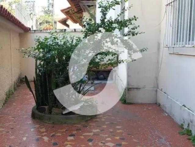Sobrado para venda possui 141 metros quadrados com 5 quartos em Icaraí Niterói RJ