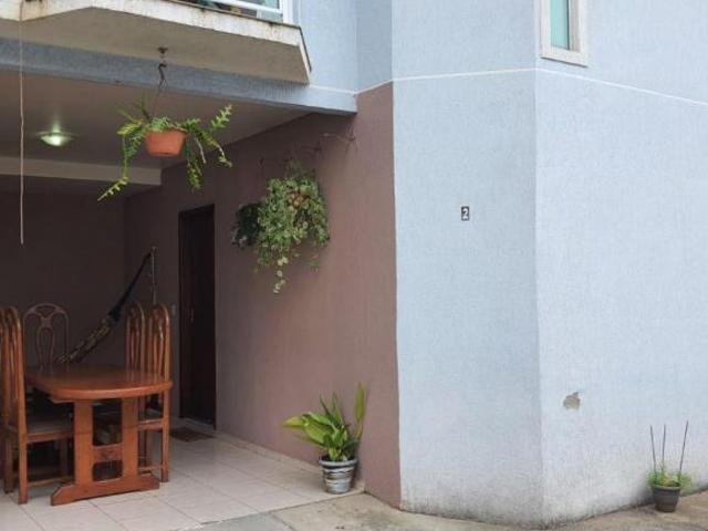 Sobrado para venda possui 101 metros quadrados com 3 quartos em Pinheirinho Curitiba PR