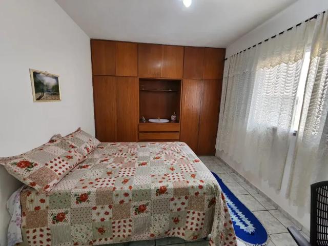 Sobrado para venda possui 250 metros quadrados com 5 quartos