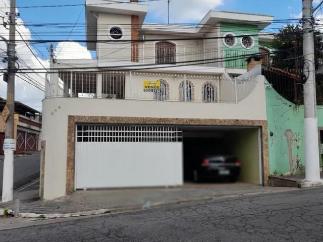 Sobrado para venda possui 280 metros quadrados com 3 quartos