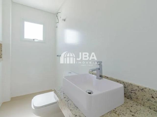 Sobrado para venda possui 204 metros quadrados com 3 quartos em Bairro Alto Curitiba PR