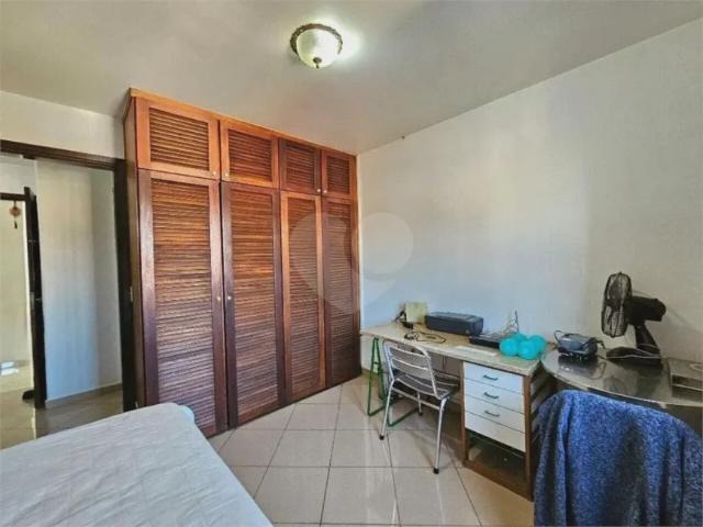 Sobrado para venda possui 238 metros quadrados com 3 quartos em Horto Florestal São Paulo SP