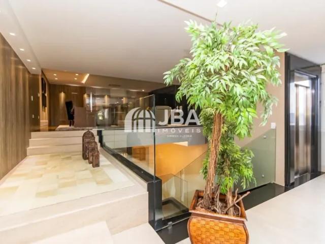Sobrado para venda possui 550 metros quadrados com 3 quartos em Uberaba Curitiba PR