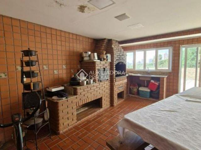 Sobrado para venda possui 535m² no bairrro Paraíso Santo André SP