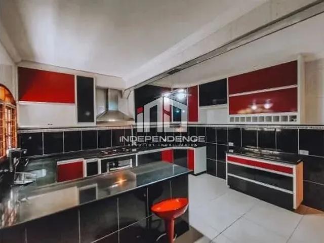 Sobrado para Venda/Aluguel com 4 quartos, 270 m² por R$ 750.000