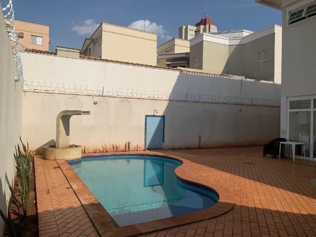 Sobrado para Venda/Aluguel com 4 quartos, 459 m² por R$ 1.350.000