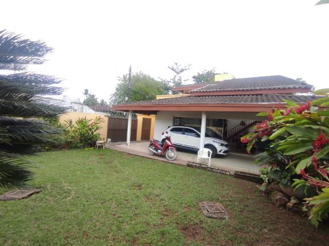 Sobrado para Venda/Aluguel com 5 quartos, 327 m² por R$ 1.150.000