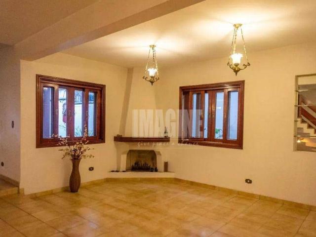 Sobrado para Venda/Aluguel com 5 quartos, 450 m² por R$ 2.700.000