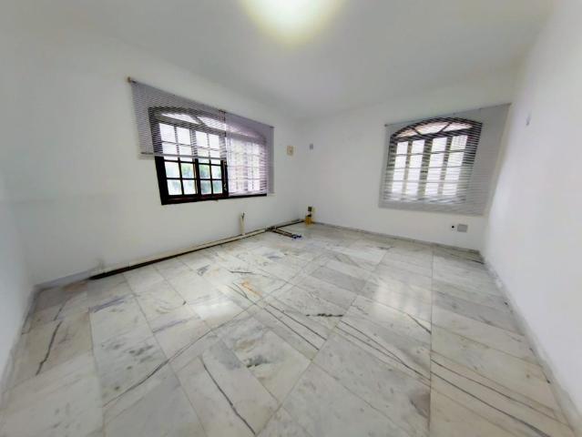 Sobrado para Venda/Aluguel com 7 quartos, 248 m² por R$ 2.300.000