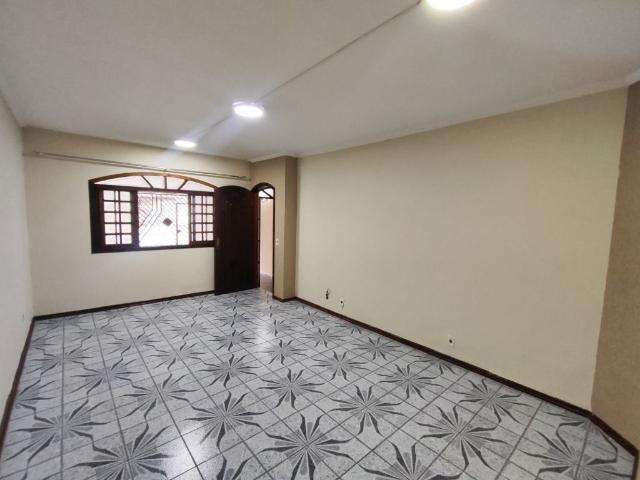 Sobrado para Venda/Aluguel com 3 quartos, 245 m² por R$ 750.000