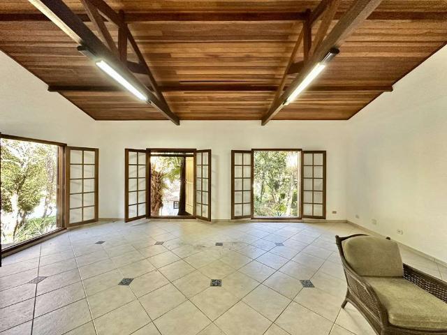 Sobrado para Venda/Aluguel com 3 quartos, 342 m² por R$ 1.950.000