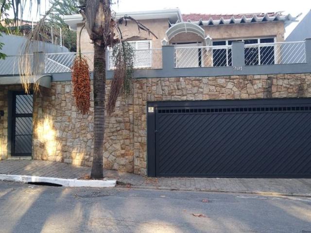 Sobrado para Venda/Aluguel com 3 quartos, 400 m² por R$ 2.765.000