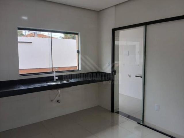 Sobrado Para Vender com 3 quartos 1 suítes no bairro Guarujá
