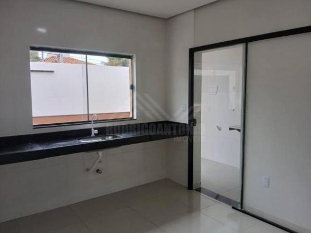Sobrado Para Vender com 3 quartos 1 suítes no bairro Guarujá