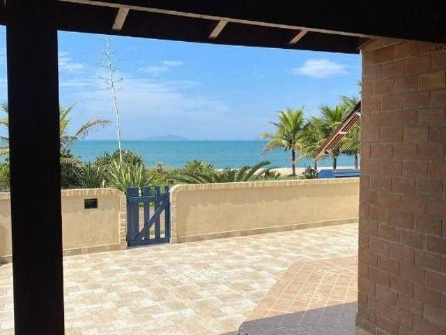 Sobrado pé na areia com 3 dormitórios à venda, 255 m² por R$ 2.015. Praia do Capricórnio Caragua