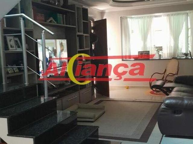 SOBRADO PERFEITO E CONFORTAVEL, BEM LOCALIZADO!