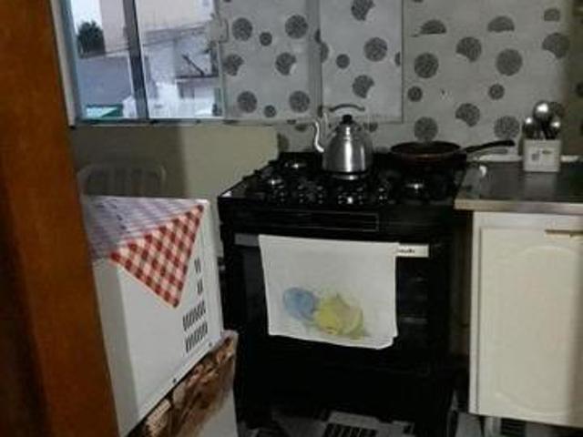 Sobrado piso superior 1 dormitório, 1 banheiro social, sala, cozinha, sacada. Piso inferior 2 dormit