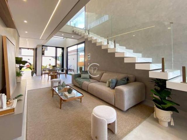 Sobrado mobiliado à venda, com 4 quartos, todos suítes,, AC de 244 m² por R$ 2.690.000 no Urbanova