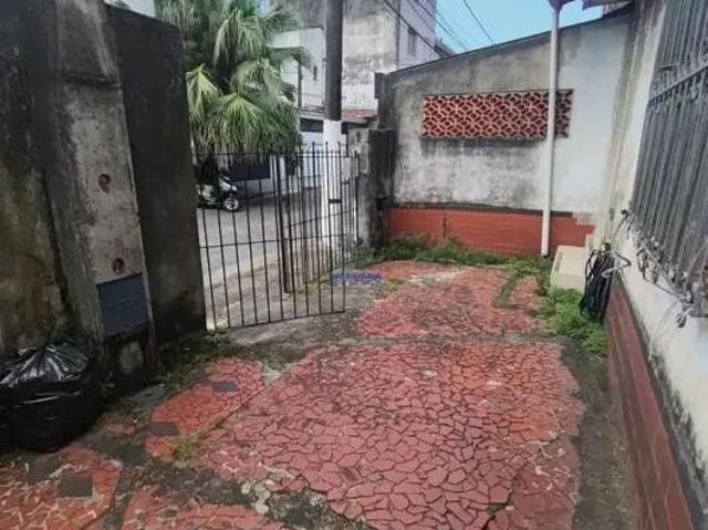 Sobrado pra reformar 04 dorm 02 wcs 01 edicula 01 garagem quintal Santos SP Vila Matias