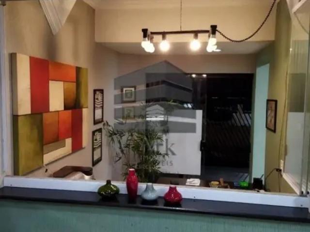 Sobrado próximo a Estação de metrô, 4 dormitórios, sala ampla, cozinha com armários, área de serviço