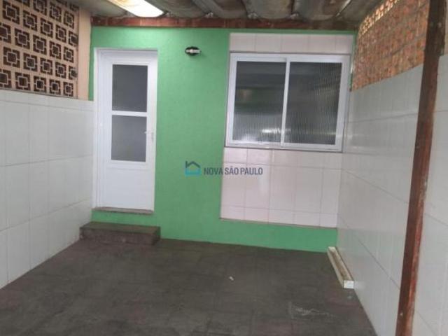 Sobrado próximo padaria trevo, Igreja São José, CEU, Escolas, Comércio, Supermercados