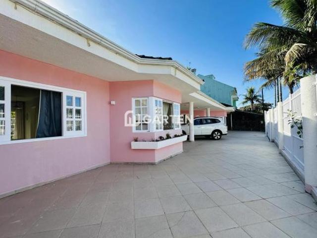 Sobrado Quadra Mar no Balneário Betaras