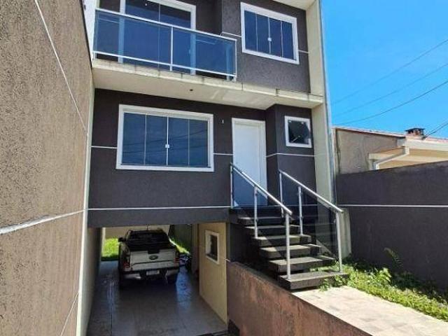 Sobrado quadriplex com subsolo garagem, três pavimentos e amplo ático. Fazendinha Curitiba/PR