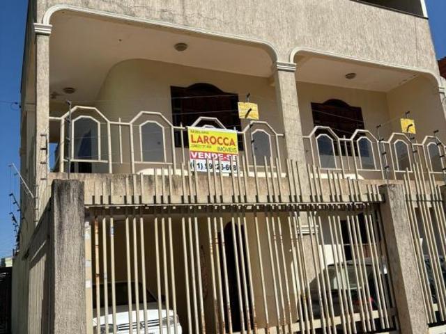 Sobrado QN 5 Conjunto 14 5 quartos 1 suites R$ 730 Mil