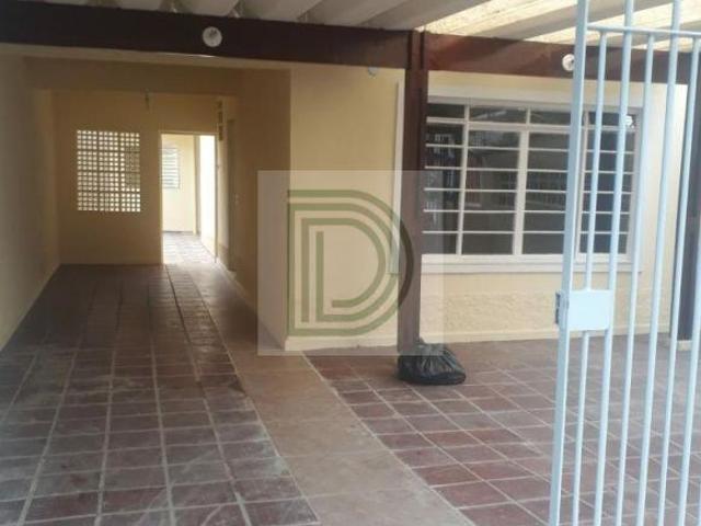 Sobrado, rua sem saída 3 dormitórios, 3 vagas de garagem cobertas Excelente localização