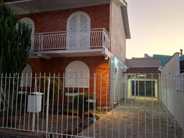 Sobrado Reformado 3 Quartos 204m2 Terreno 410m2 Sta Maria Goretti POA RS