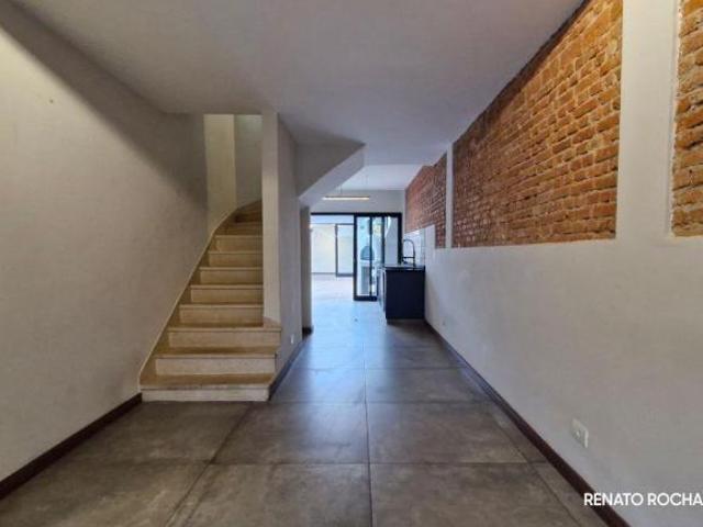Sobrado reformado à venda no Jardim Bonfiglioli, 3 quartos, 2 vagas e quintal