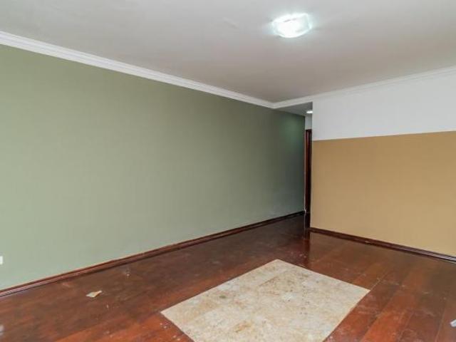 Sobrado reformado à venda, 450m do metrô vila sônia