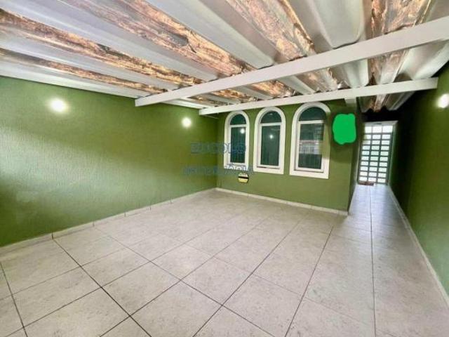 Sobrado reformado, com 3 dormitórios, sendo 1 suíte com sacada, quintal espaçoso, 2 vagas de garagem
