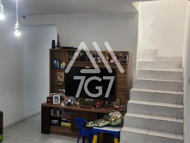SOBRADO REFORMADO COM 3 SUÍTES E 2 VAGAS DE GARAGEM