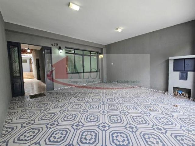 Sobrado reformado com 2 quartos e 2 vagas no bairro da Agua Branca