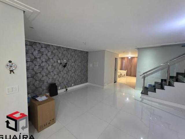 Sobrado reformado com área gourmet e 5 vagas em rua nobre do Nova Petrópolis